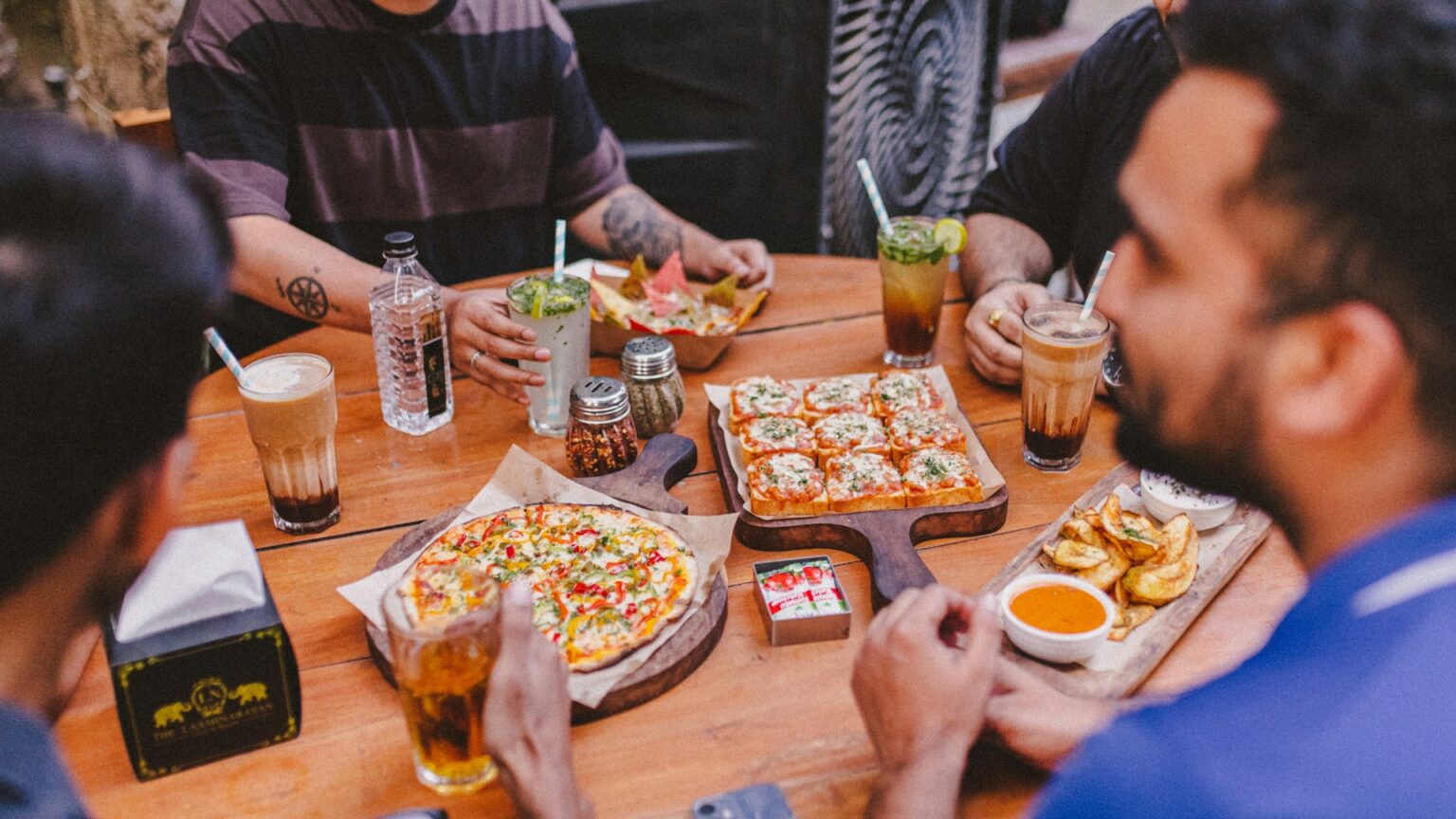 Managing Group Wait Times at Vegas Dinner Shows